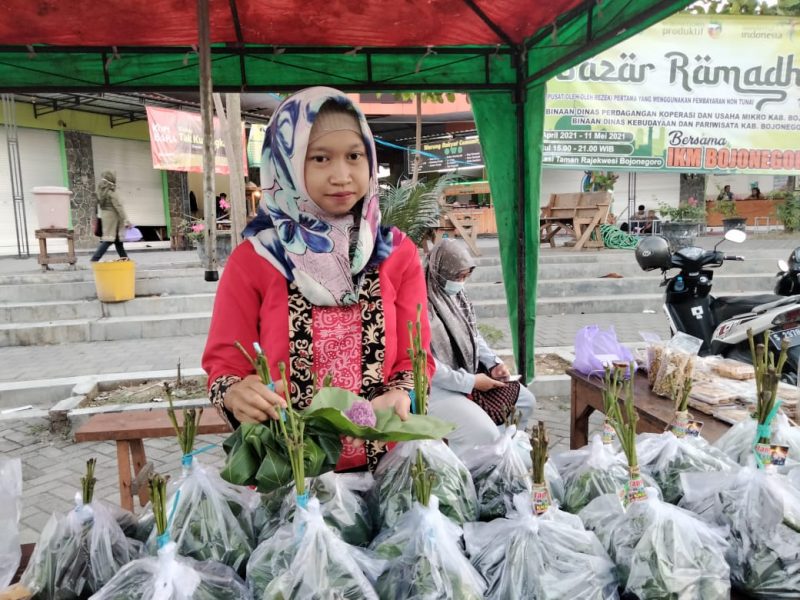 Sajian Unik, Tape Pelangi Daun Ploso Khas Khayangan Api - Bojonegoro.com