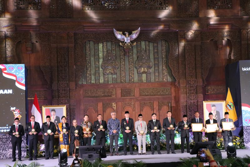 Berhasil Tekan Angka Stunting, Pemkab Bojonegoro Raih Penghargaan dari BKKBN - Bojonegoro.com