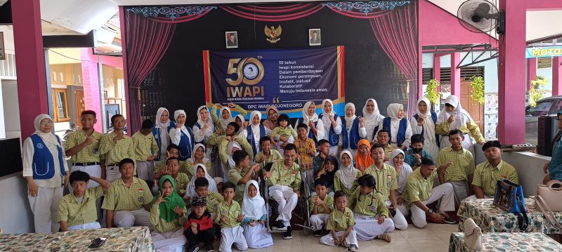 HUT Iwapi Ke-50, DPC Iwapi Bojonegoro Berbagi Makanan Bergizi untuk ...